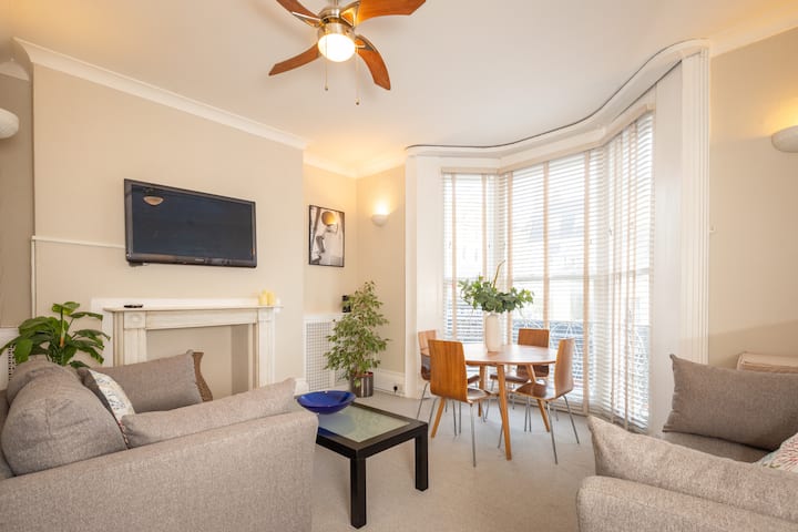 Location Location Location! | Sleeps 9 | Seaviews - Brighton