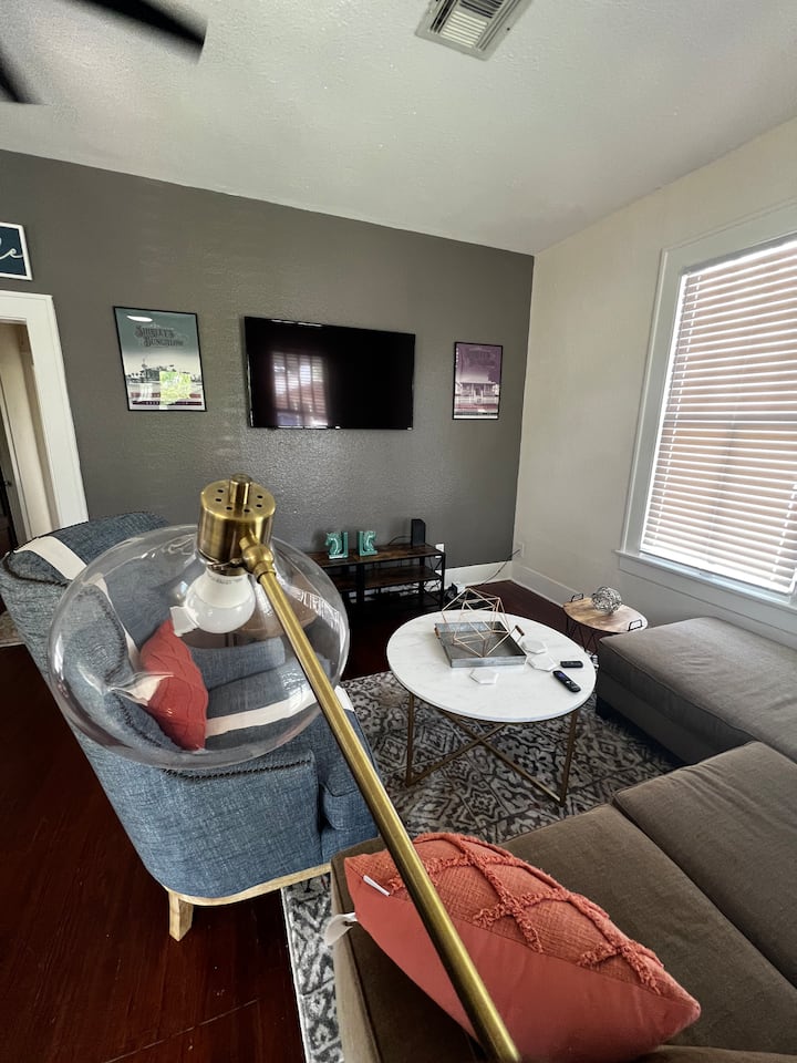 A Charming Getaway, Perfect For Beachside Memories - Galveston, TX