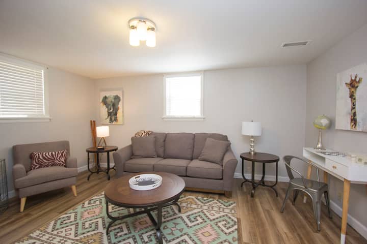 African-inspired 1br Retreat |Near Downtown & Park - Sioux Falls, SD