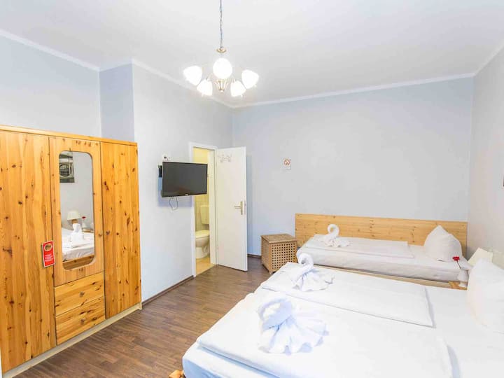 3 Bed Apartment In Prenzlauer Berg - Hermsdorf