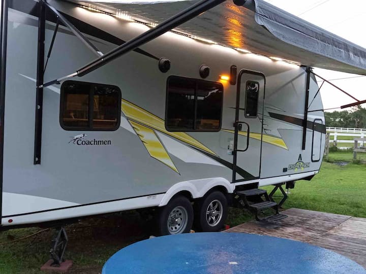 Rugged Urban Farm Rv/glamping - Melbourne, FL