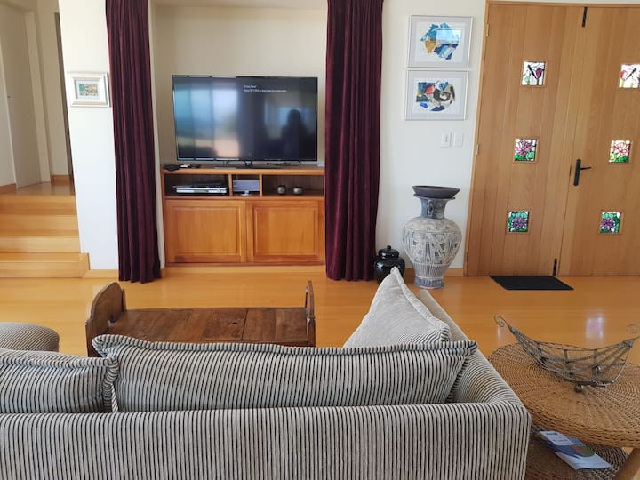 Entire Poolside Accommodation - Blenheim