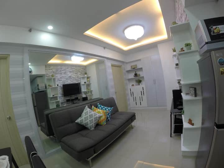 Stylish 2b Jazz Makati W/netflix, Pool & Balcony - 마카티