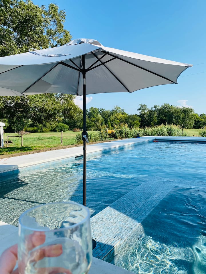 Lux Country Escape W/pool|min To Dowtown Brenham - Brenham, TX