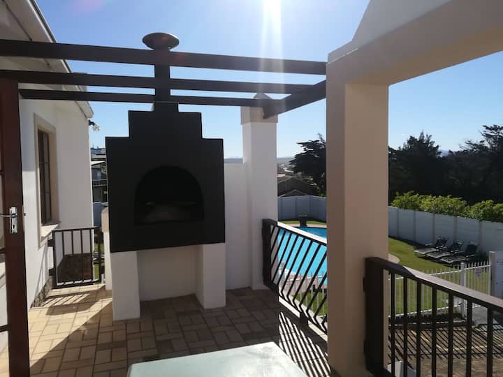 300m From Point Break Surfspot. Secure Apartment. - Jeffreys Bay