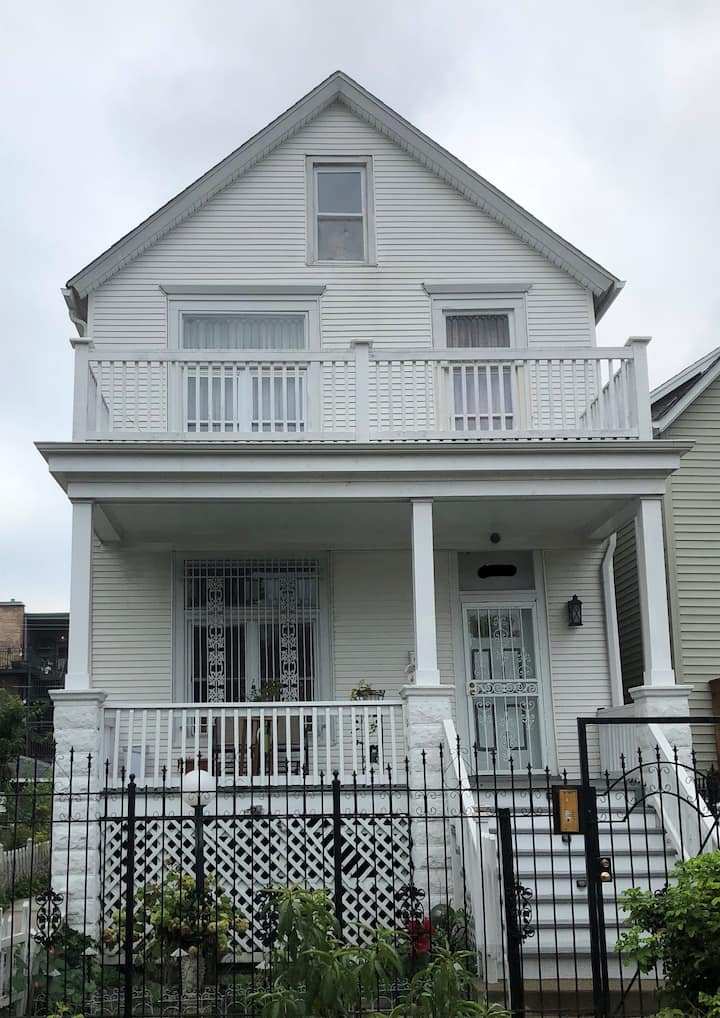 Cozy Logan Square 2 Bedroom Guest Space - Oak Park, IL
