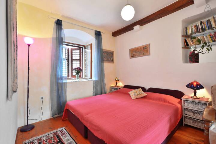 Historic House From The 12th Centur - Trogir