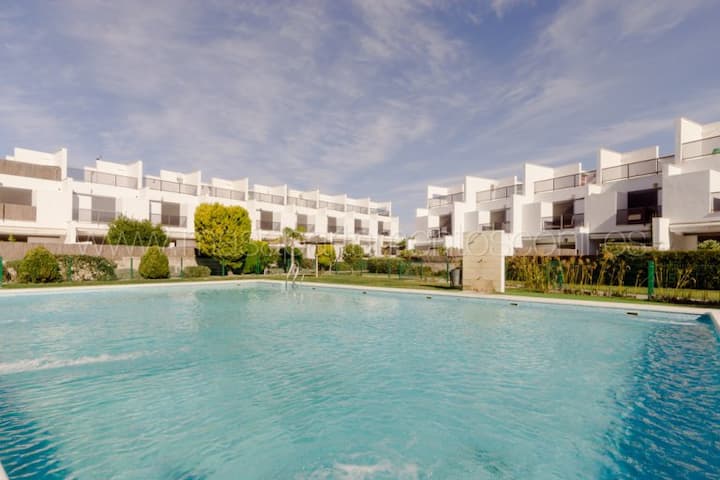 Casa Adosada Con Piscina, 5 Minutos A Pie De Playa - Conil de la Frontera