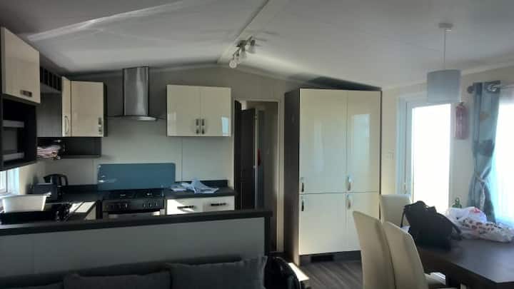 Delux Holiday Caravan 23 - Milford on Sea