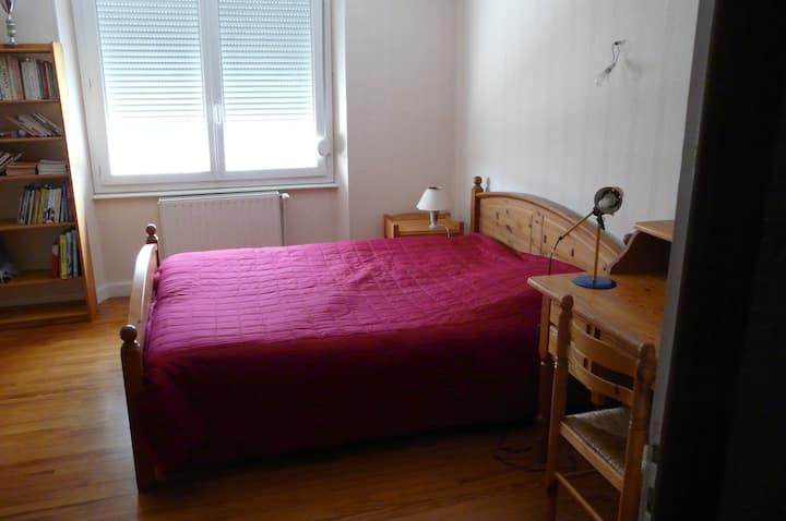 Une Chambre, Salle De Bain Et Cuisine Indépendante - Brioude