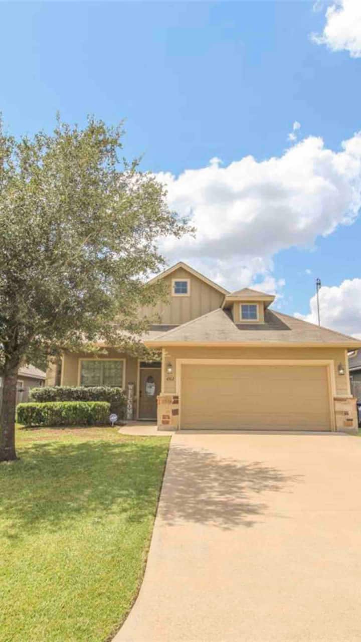 Family Friendly Home Close To Everything - Santa's Wonderland, College Station