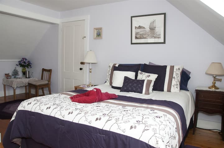 Forget-me-not Room - Freeport, ME