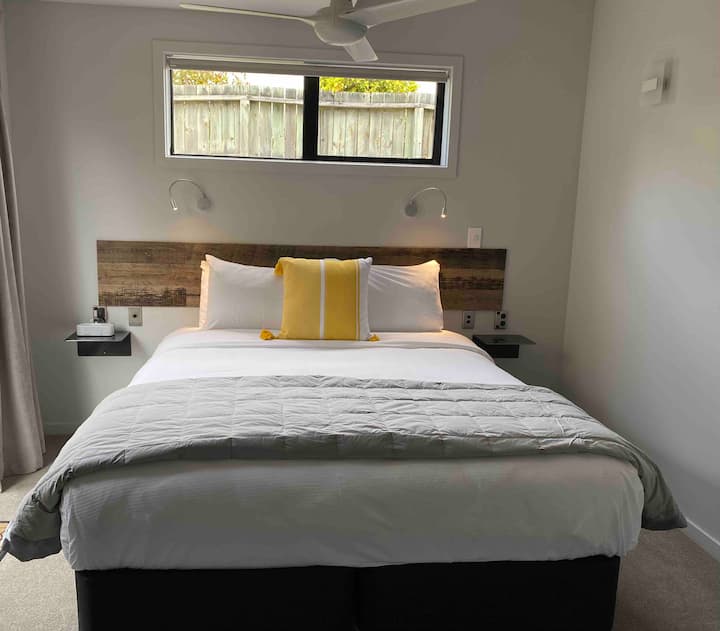 Comfy Beds - Stylish Rooms In Heart Of Wanaka (3) - Wanaka