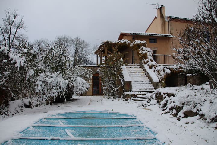 Suite Voûtée Avec Salle De Bain - Issoire