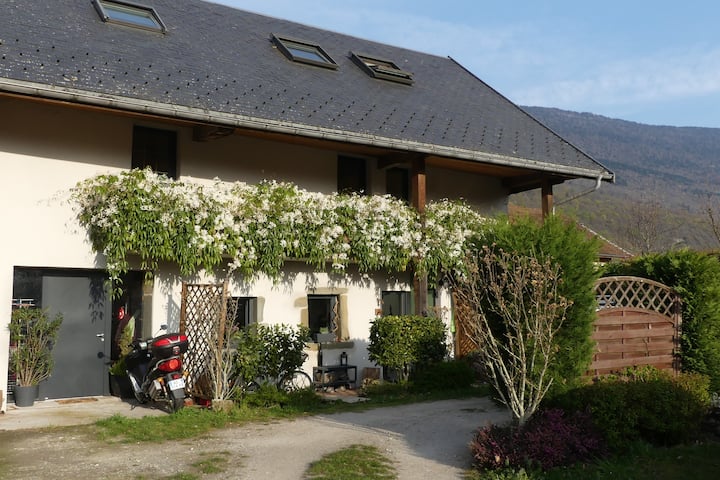 A La Campagne Dans 1/2 Corps De Ferme (Appt3) - Lac d'Aiguebelette