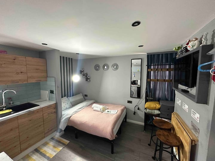 Private Studio Flat Next To Tube 20 Mins Central - Londres