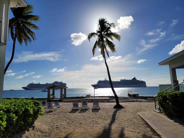 Deluxe Studio On The Beach #7 - Cayman Islands