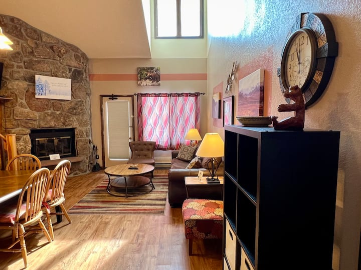 Rustic Mountain Escape Loft With A Great View - Tabernash, CO