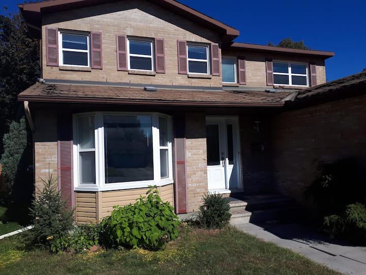 Une Chambre Dans Le Paisible à Ottawa - Orléans - Gatineau