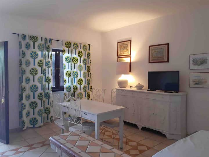 Appartamento Con Spazio Esterno Al Piano Terra - La Maddalena