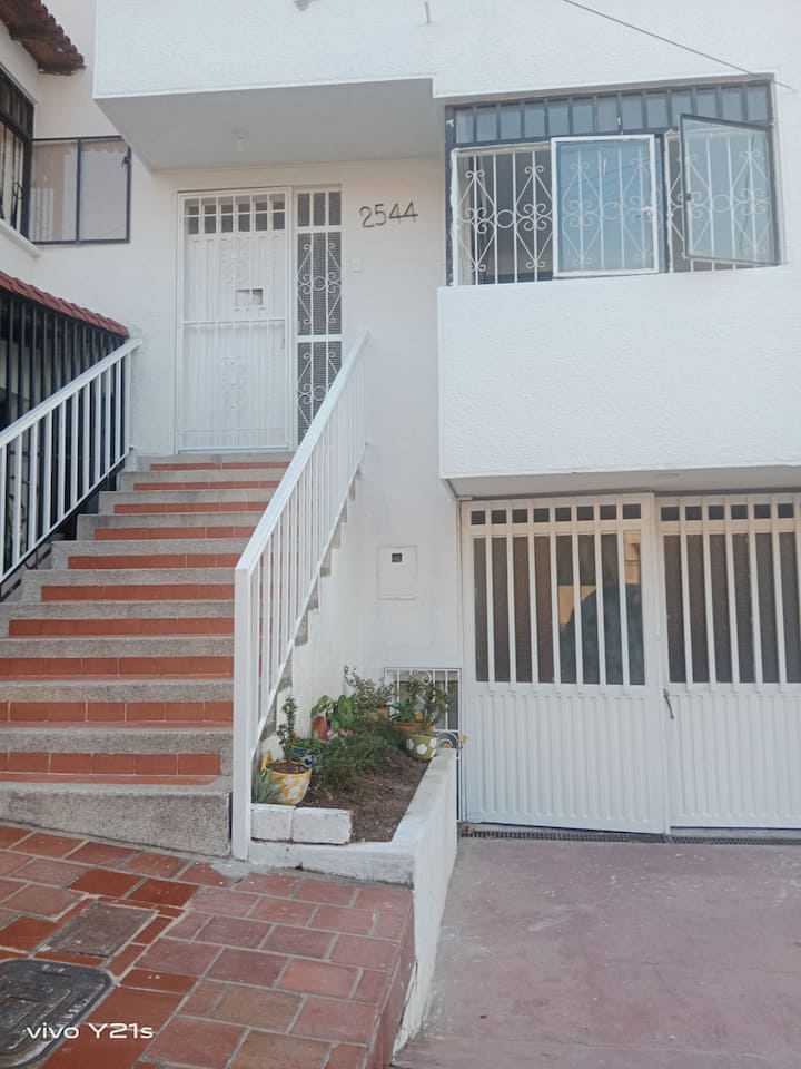 Casa Amoblada Para Flias Grandes, Grupos O Equipos - Floridablanca