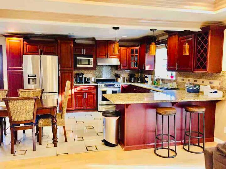 Lux Duplex In A Quiet Neighborhood - Long Beach, CA