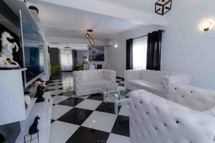 Modeste Et Partiellement Connectée (Smarthome) - Maurice