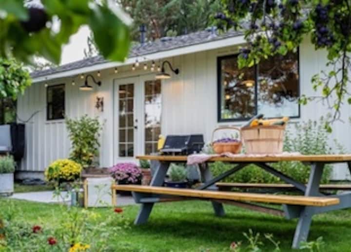 A Mid Century Modern Farmhouse, On Acre,hot Tub! - Bend, OR