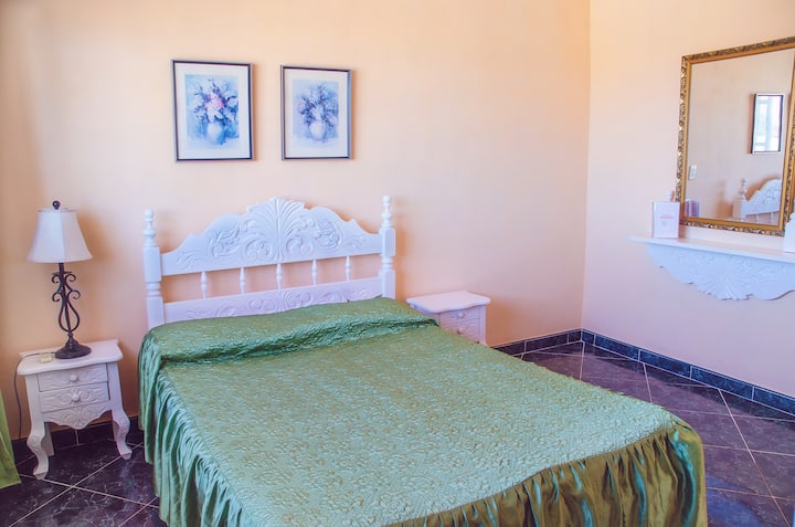 Hostal Amalia: Terrace + Wifi + Power Backup - Cuba