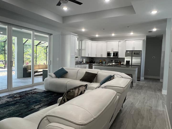 Peaceful Palm Priv Rm - Cape Coral, FL