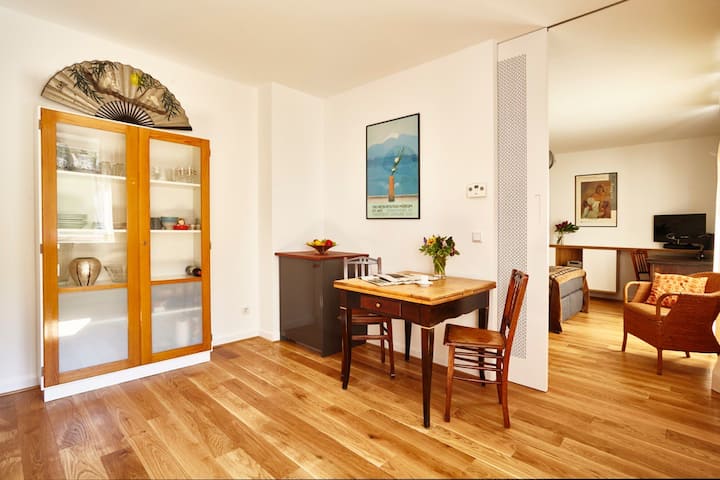 Ungewöhnliche Und Helle Wohnung - Düsseldorf