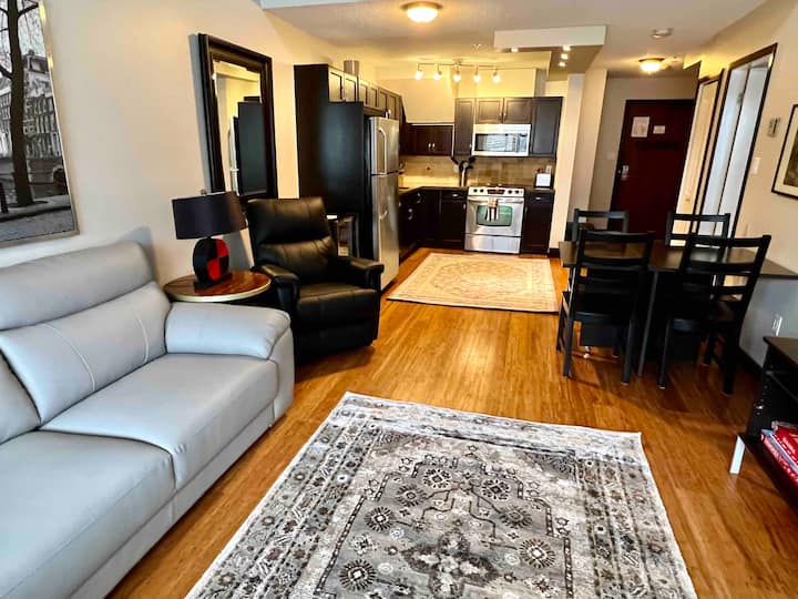 Petfriendly Ski-in-ski-out Property (No Swim-pool) - Whistler