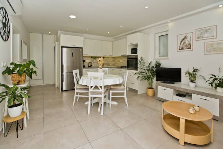 Two-bedroom Apartment With Sea View - Hvar