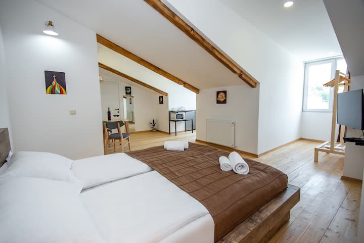 Mansard Studio Apartment Next To "Fabrika" - Tiflis