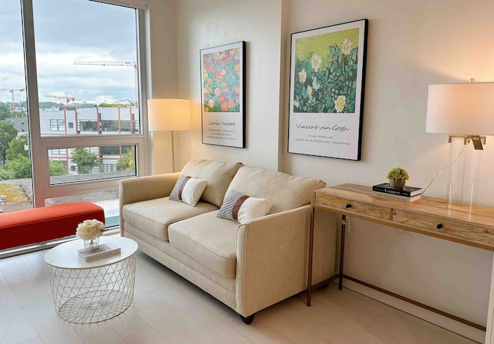False Creek Apart W/ac & Free Parking - University Canada West