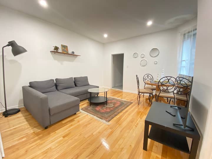 Stylish Urban Loft: Near Downtown Large Sleeps 7 - Quebec