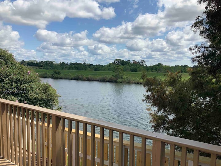 Canal Breeze Apartment - 30 Mins. To New Orleans - Slidell, LA
