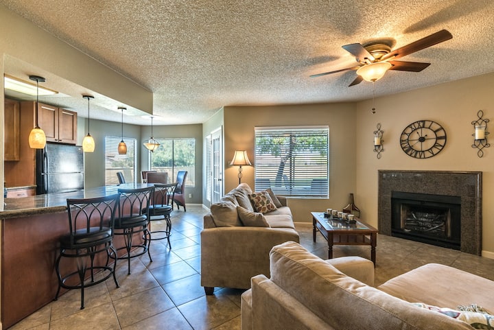 Northeast Mesa Ground Level 3 Bedroom Condo - Mesa, AZ