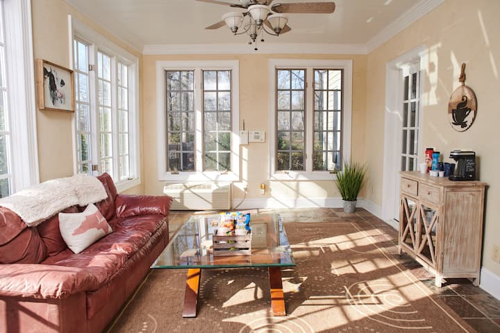 In-law Suite, W/private Entrance +Sunroom & Patio! - Greensboro, NC