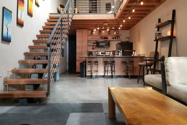 Modern, Cozy Loft! Great For Business Or Nurses! - Albuquerque, NM