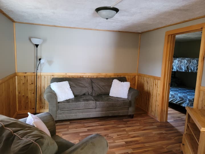 Cozy 2 Bedroom Guest House With Trail Access - Peninsula, MI