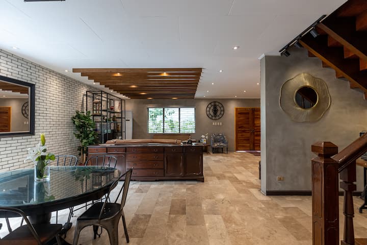 Big Family Home 4br 5t&b In Quezon City !! - Manila