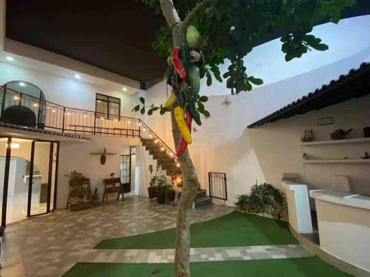 Mini Hacienda En La Ciudad! Unica En El Area! - Tlaquepaque