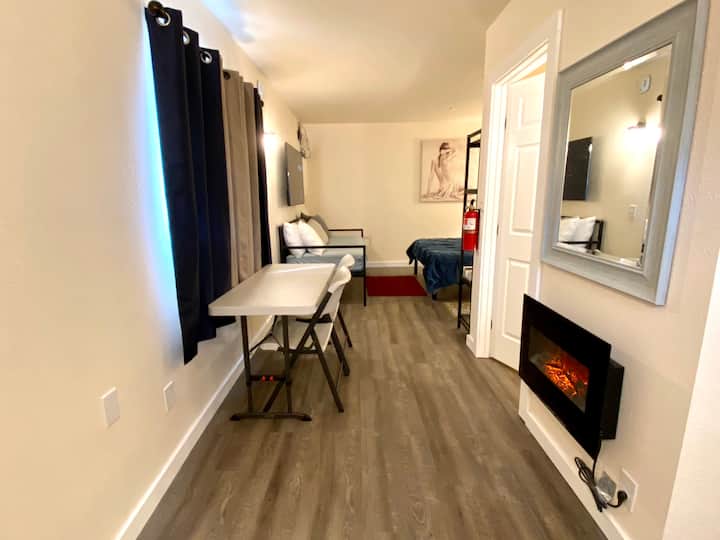 The Server: Guest Suite - Bothell, WA