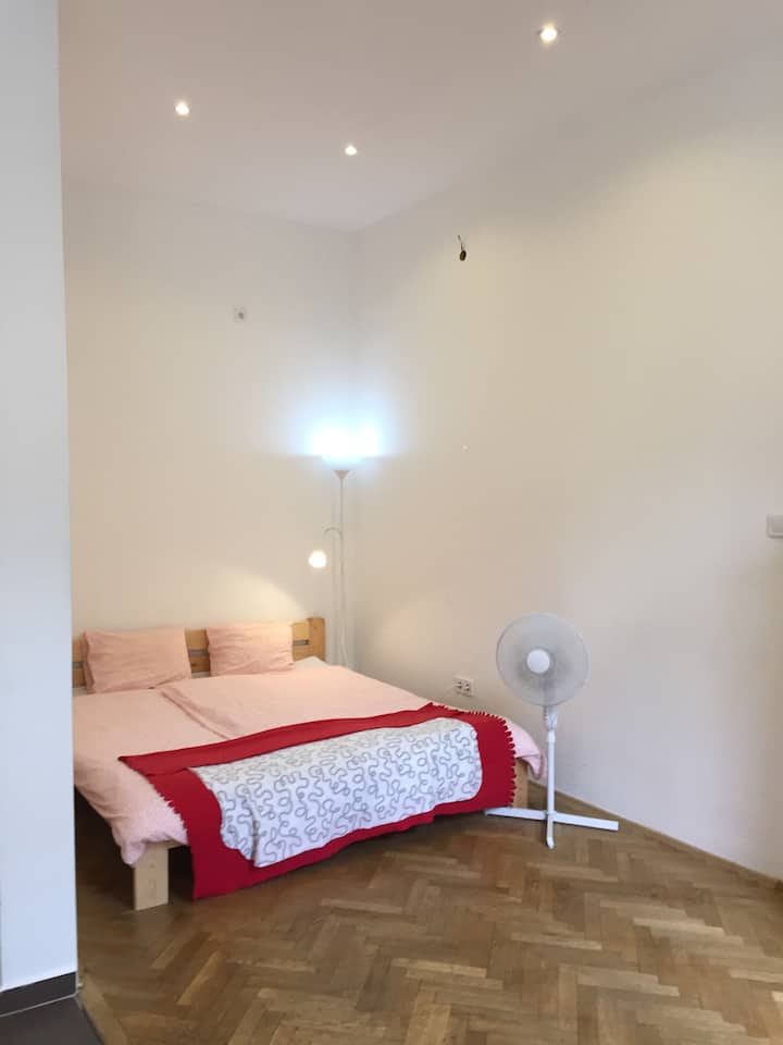 3.fresh, Tiny Studio At Somogyi St 16 In Old House - Budapest