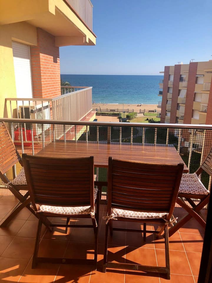 Coqueto Apartamento En Primera Línea De Playa - Denia