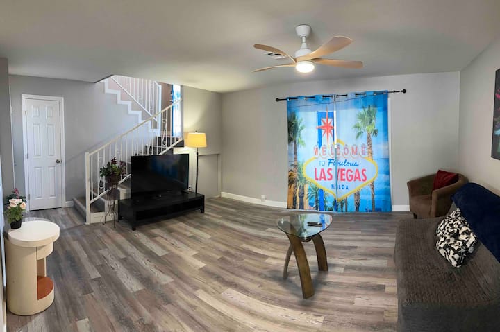 Duplex #1 - Rare Find Large 3br 1.5bath 1400sf! - North Las Vegas, NV