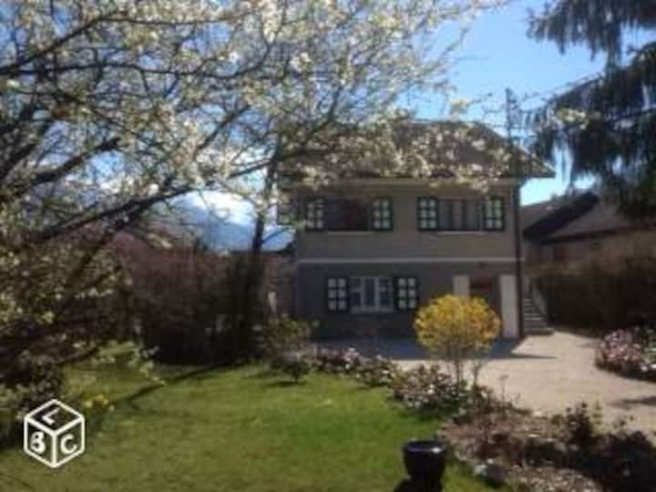 Chambres D'hôtes Et Espace Indépendant Dans Villa - Annecy
