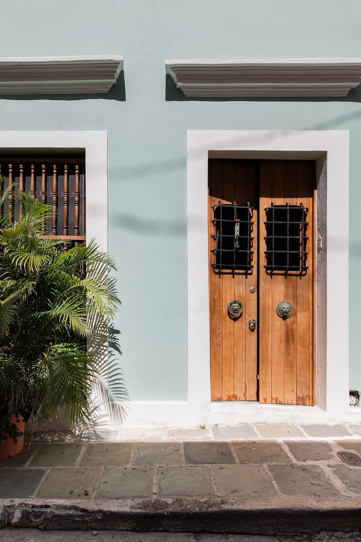 Charming Spanish House In Exclusive Street - San Juan
