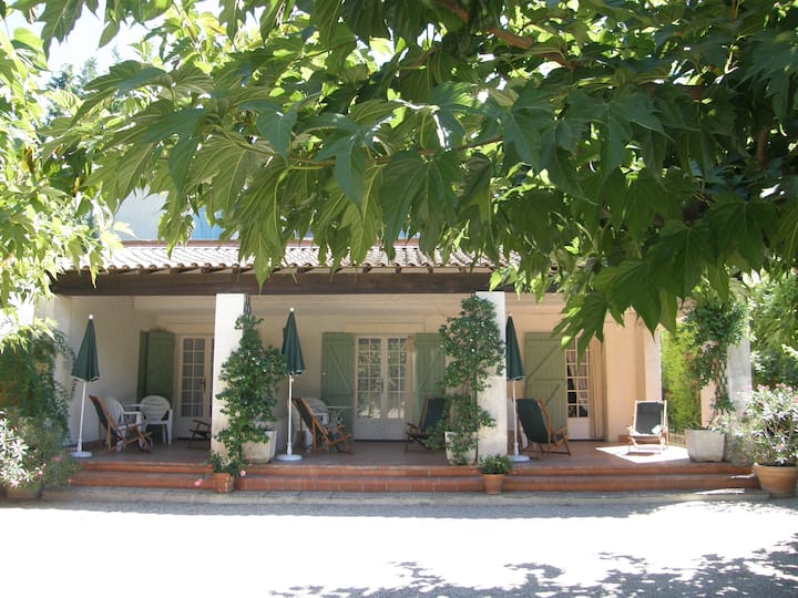 Locations Vacances - Studios Meublés - Saint-Rémy-de-Provence